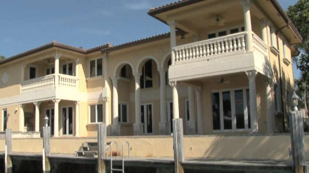 Squatter Takes Over 2 7m Florida Mansion Video Abc News