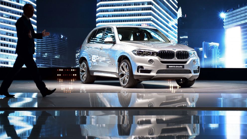 Consumer advocates urge investigation of mystery BMW fires - ABC News