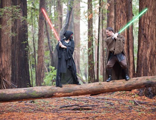 Star Wars Engagement Shoot Picture | Couple Dresses Up as a Sith and a ...