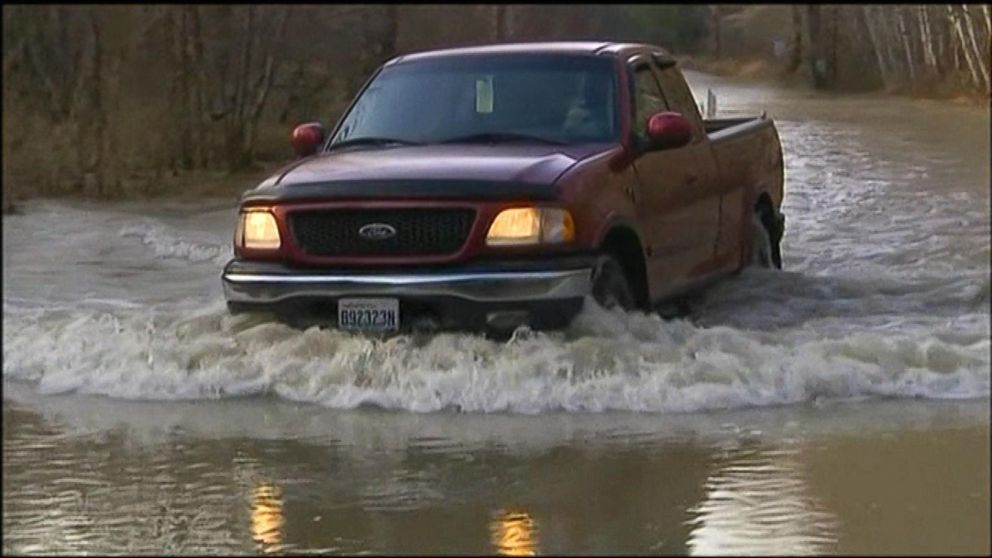 Video Severe Storm Brings Flash Floods 100 Mph Winds To The West Abc