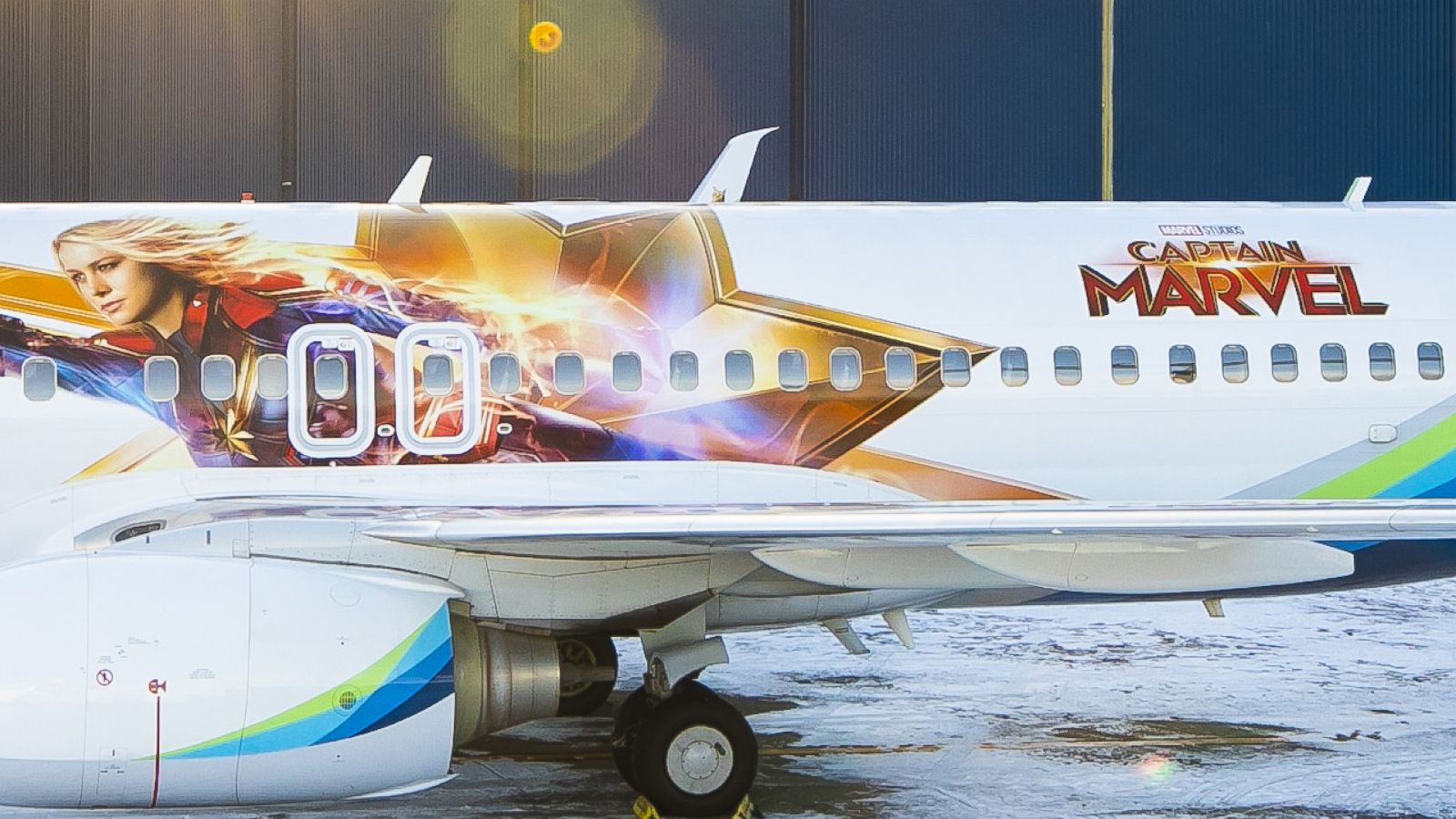 It's a bird, it's a Captain Marvel plane! - Good Morning America