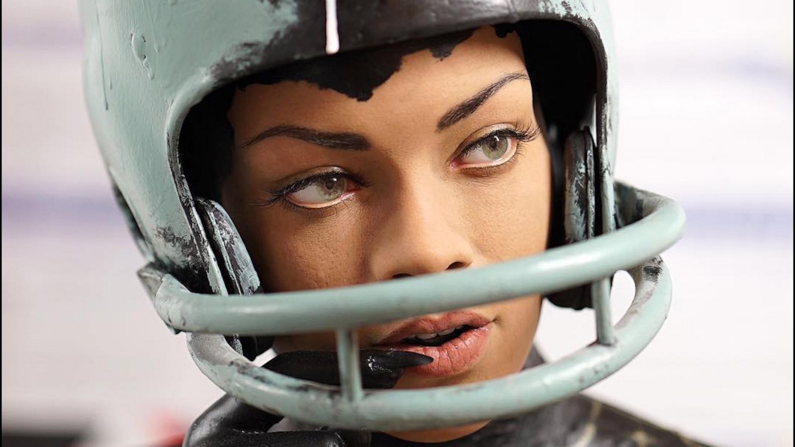 This artist makes the most realistic-looking celebrity sculptures ...