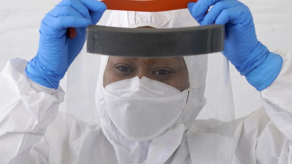 Face masks vs. face shields: What should we be wearing? - ABC News