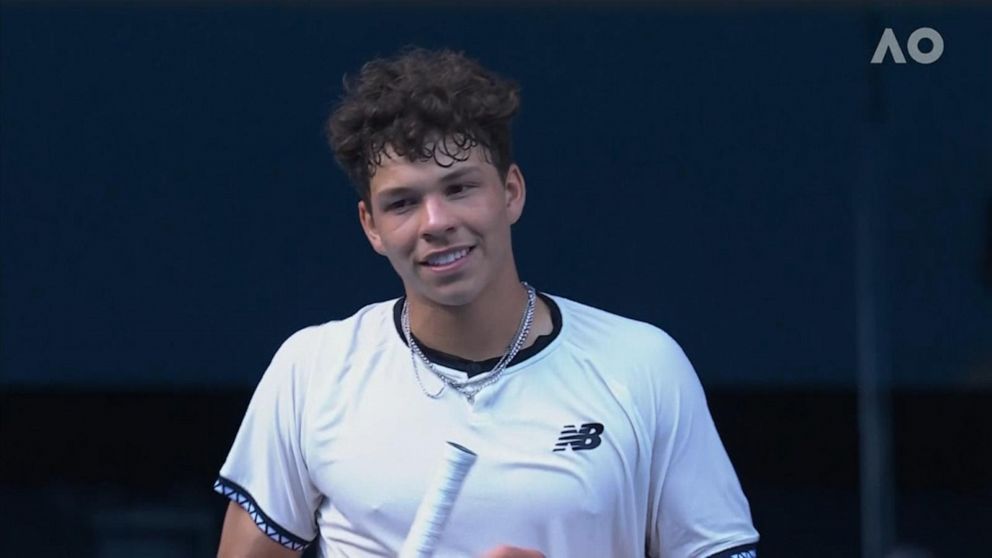 Video American tennis stars compete in Australian Open quarterfinal ... Video American tennis stars compete in Australian Open quarterfinal ...