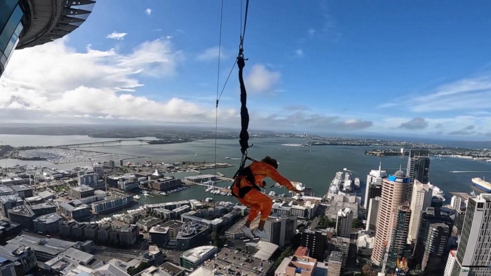 Robin Roberts makes 'once-in-a-lifetime' jump from New Zealand Sky ...