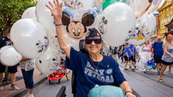 Video 101-year-old veteran honored at Walt Disney World - ABC News