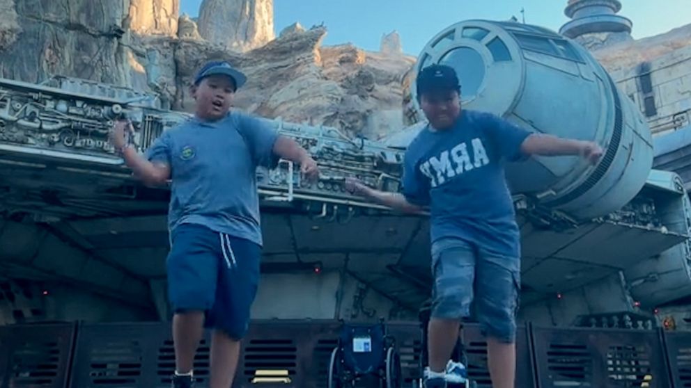 Twin dancers show off fun routine in front of Millennium Falcon | GMA