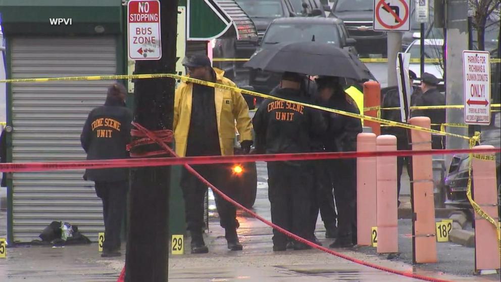 Mass shooting at Philadelphia bus stop | GMA