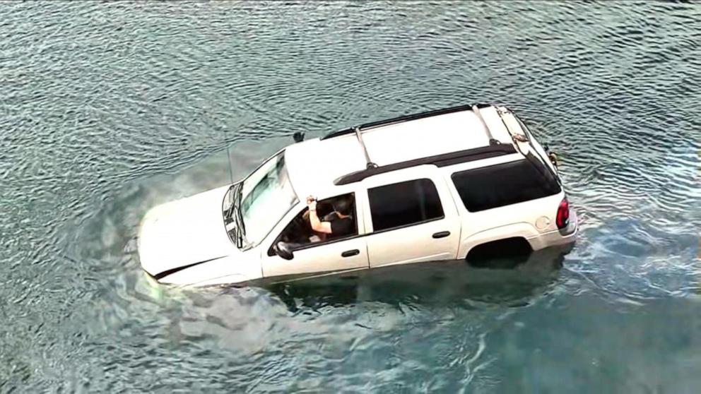 How to escape from a sinking car | GMA
