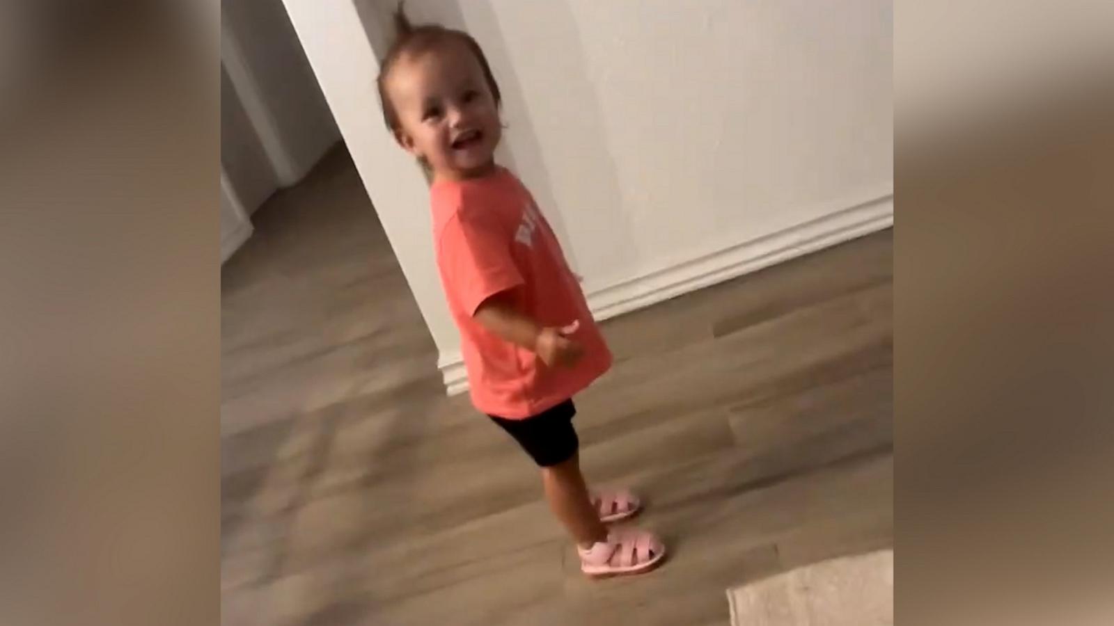 Toddler's adorable reaction to her squeaking shoes goes viral - Good ...