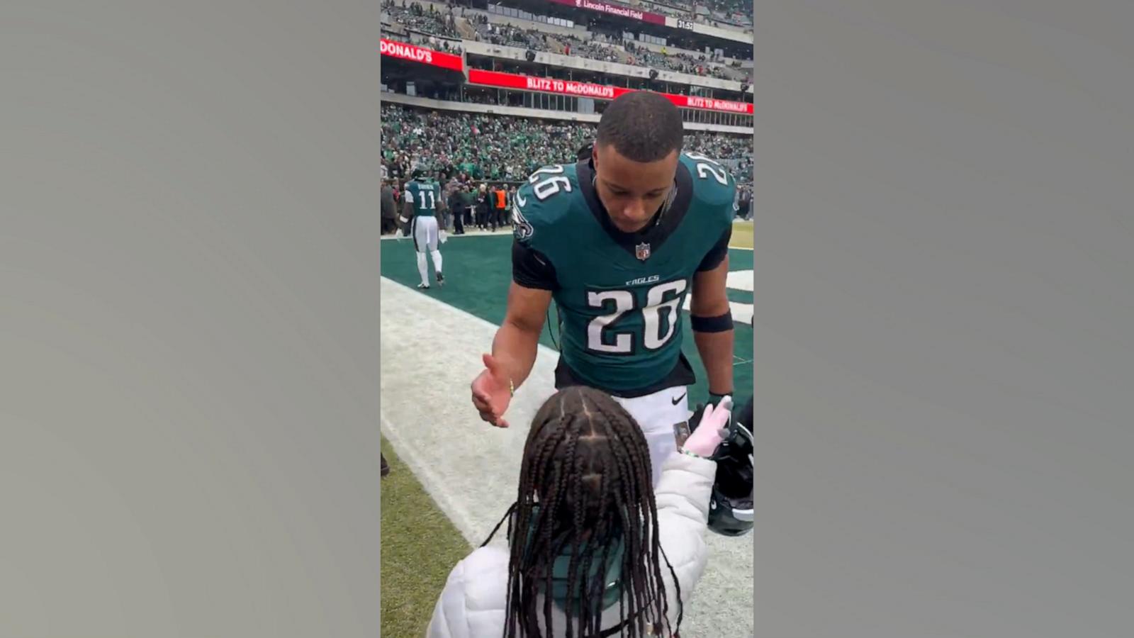 Saquon Barkley does adorable handshake with daughter before NFC win ...