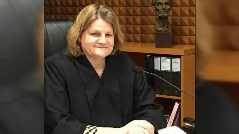 FBI arrests judge on obstruction charges | GMA