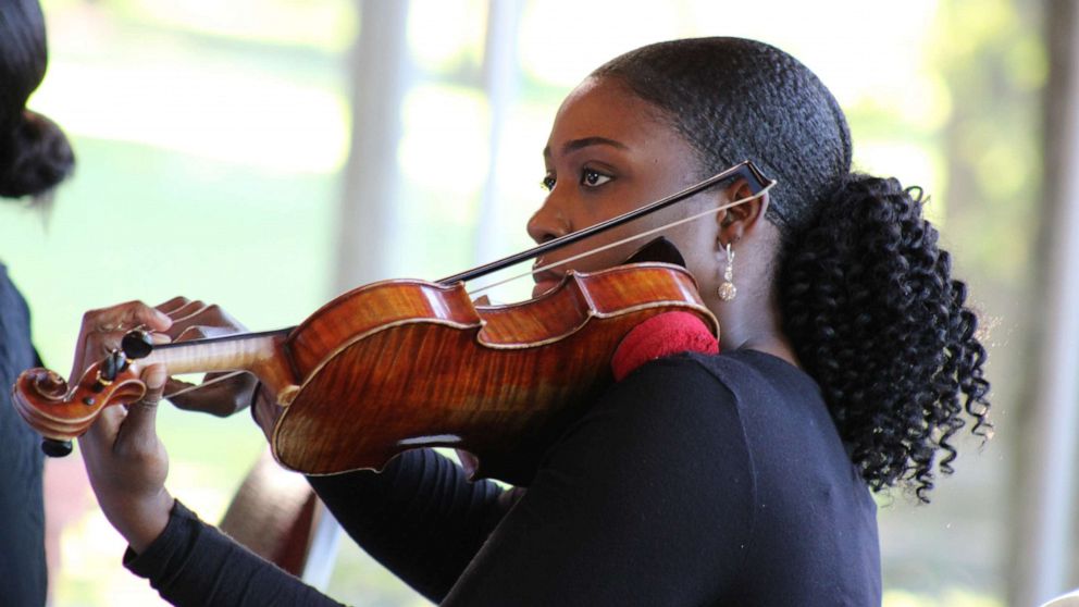 Conductor brings classical music to Chicago's South Side with youth ...