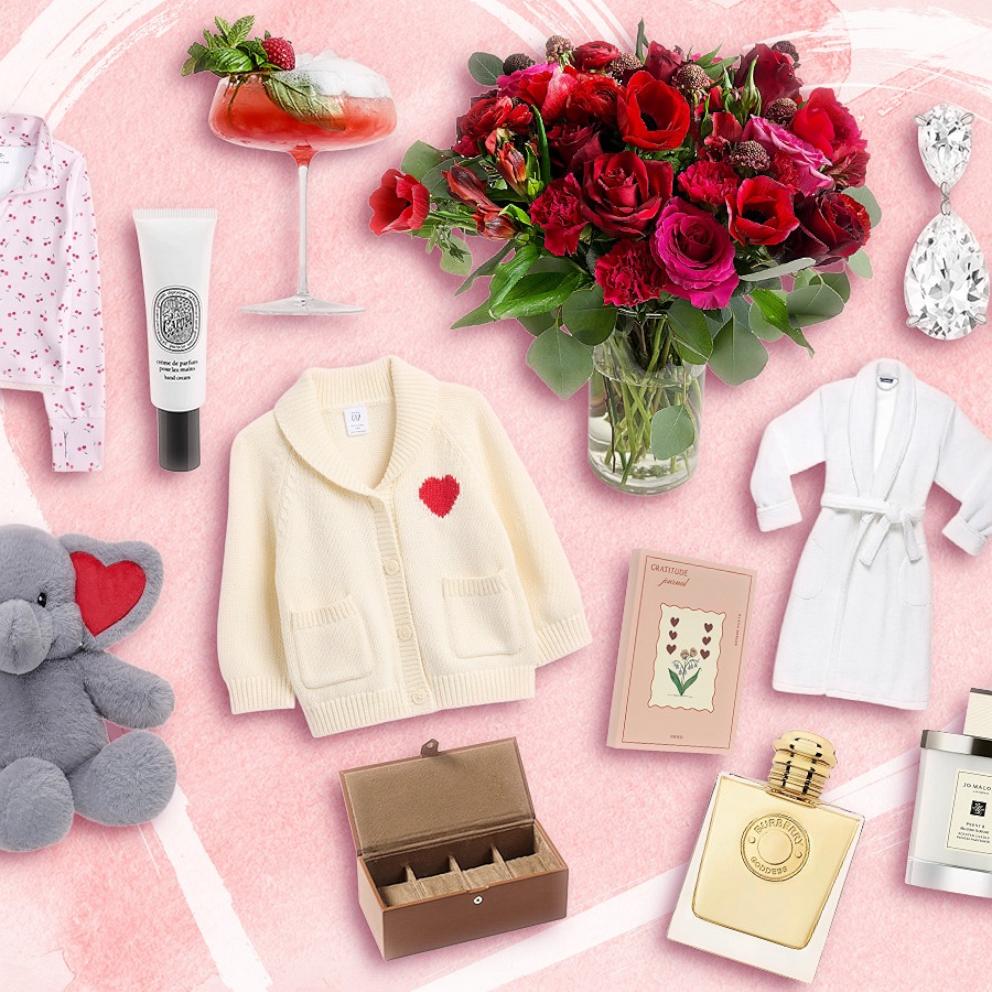 Shop the 'GMA' holiday set: decor, ornaments and more - Good Morning ...