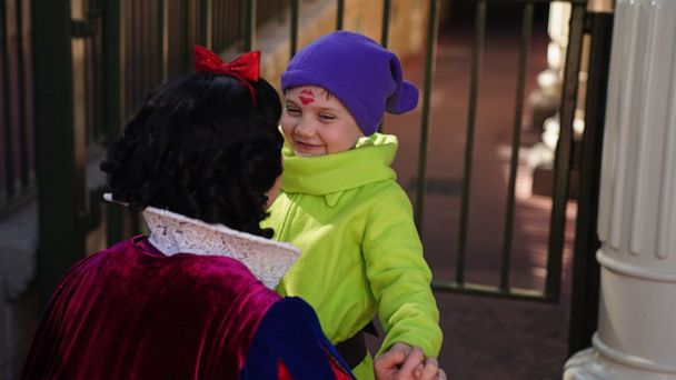 Boy has the sweetest interactions with princesses at Walt Disney World ...