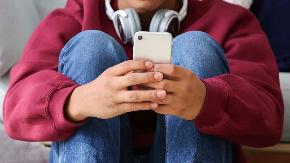 Dramatic rise in online threats to children, new report indicates - ABC ...