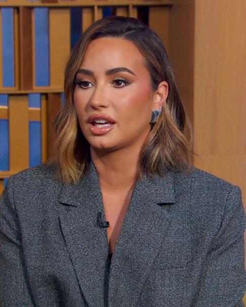 Demi Lovato Straight Hair Brown