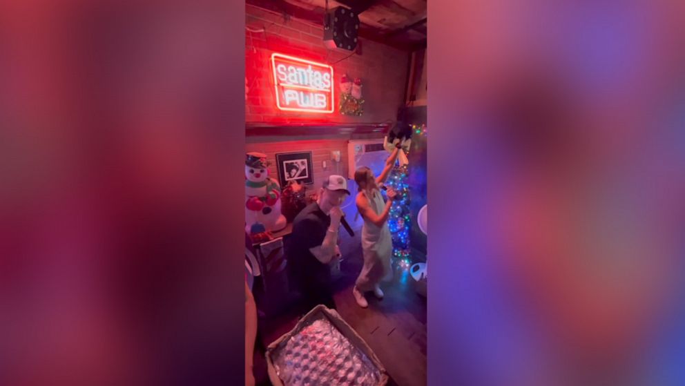 See Ed Sheeran surprise fans and sing karaoke in Nashville bar - Good ...