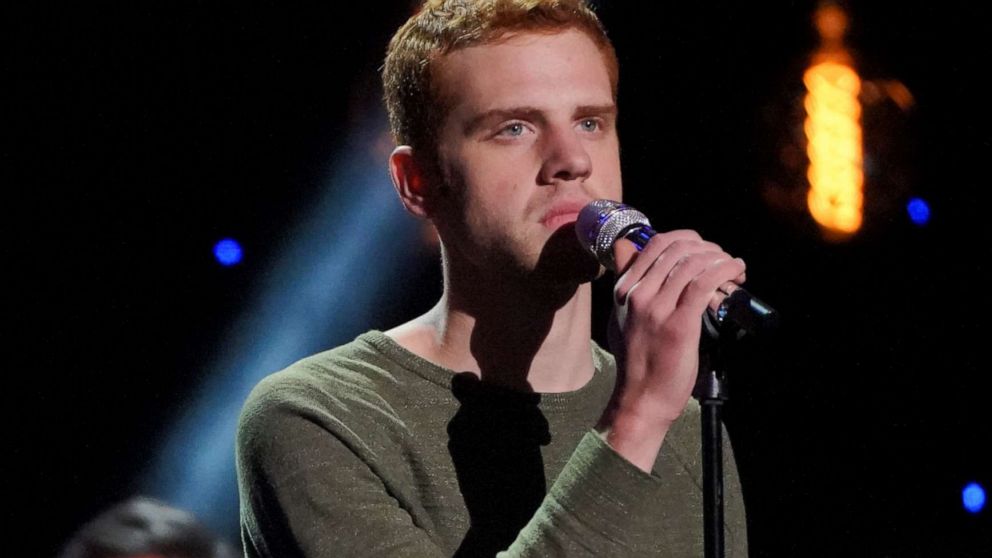 'American Idol' contestant's powerful performance after revealing ...