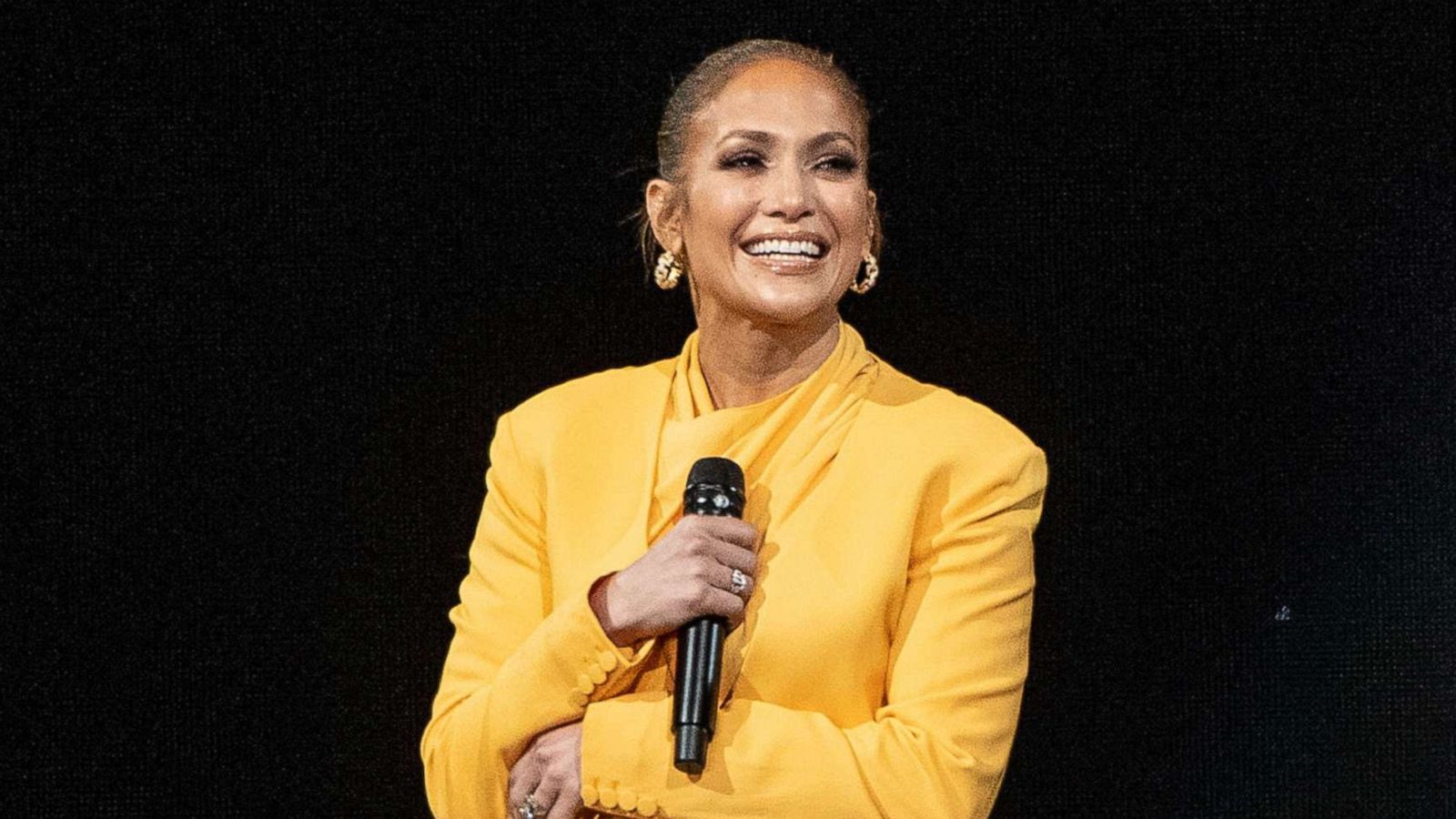 J.Lo shares video her son's recital performance - Good Morning America