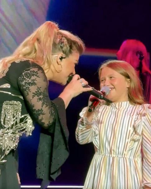Kelly Clarkson Body Measurements 2024