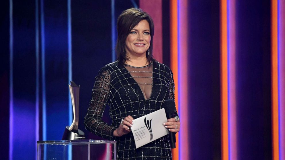 Martina McBride praises Garth Brooks for taking 'leap of faith' with ...