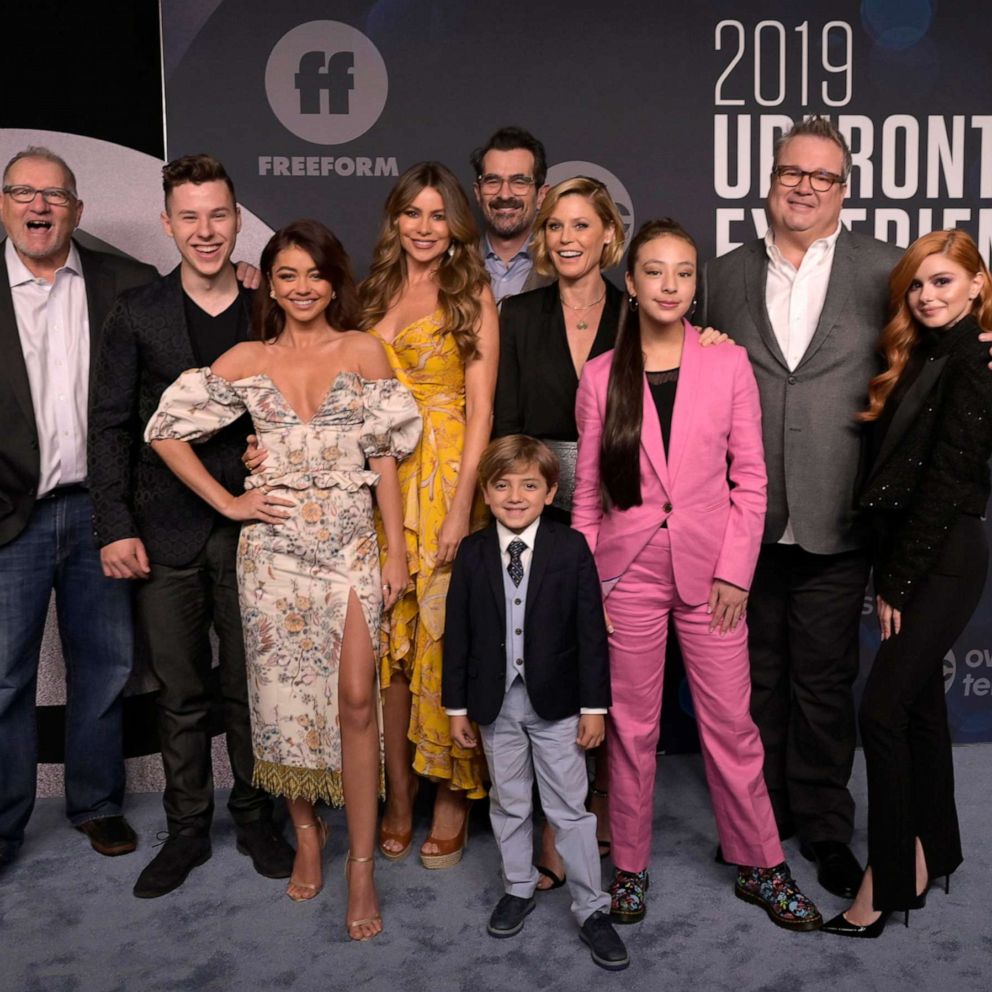 Sign Modern Family Cast Modern Family' Cast Reunites In Funny New