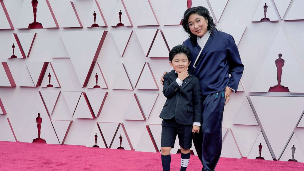 'Minari' actor Alan Kim says he had to walk his dog before the show ...