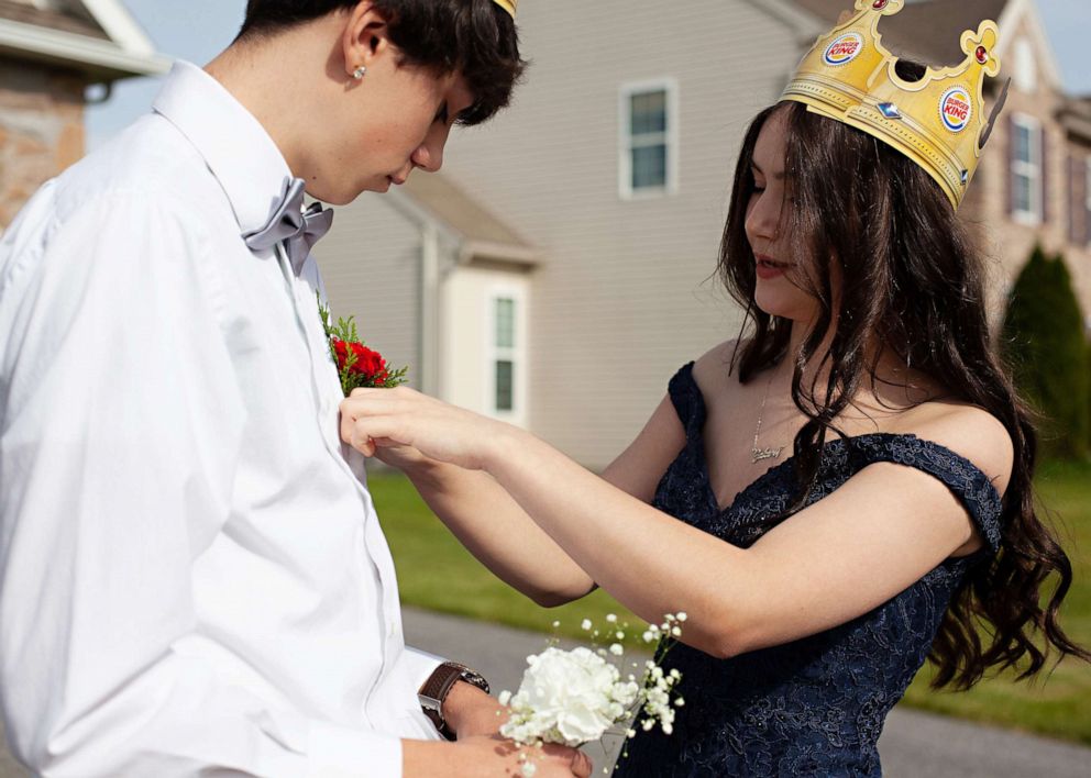 After coronavirus cancels their prom, their community brings the prom ...