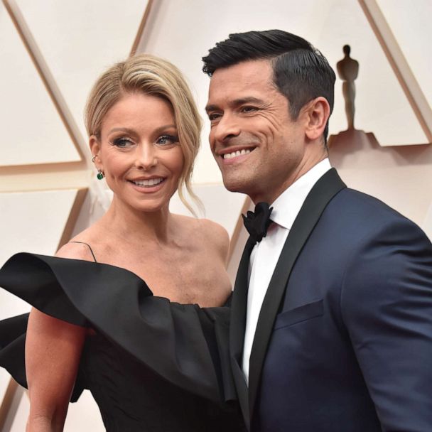 Kelly Ripa Mark Consuelos To Co Host Live Look Back At Their