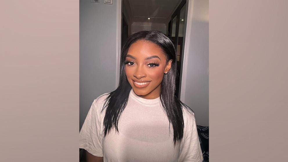 Simone Biles shows off 'gameday glam' — and it's so flipping good ...