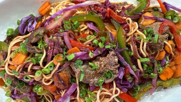 Stir-fry showdown: Make this chicken, broccoli, bean sprout huli stir ...