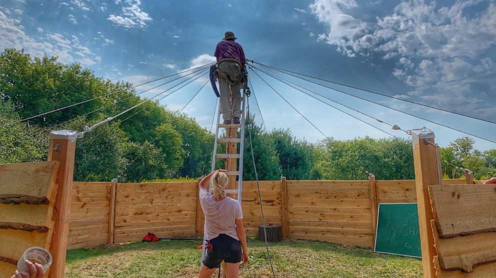 A 4th grade teacher has built her own, outdoor classroom amid COVID-19 ...