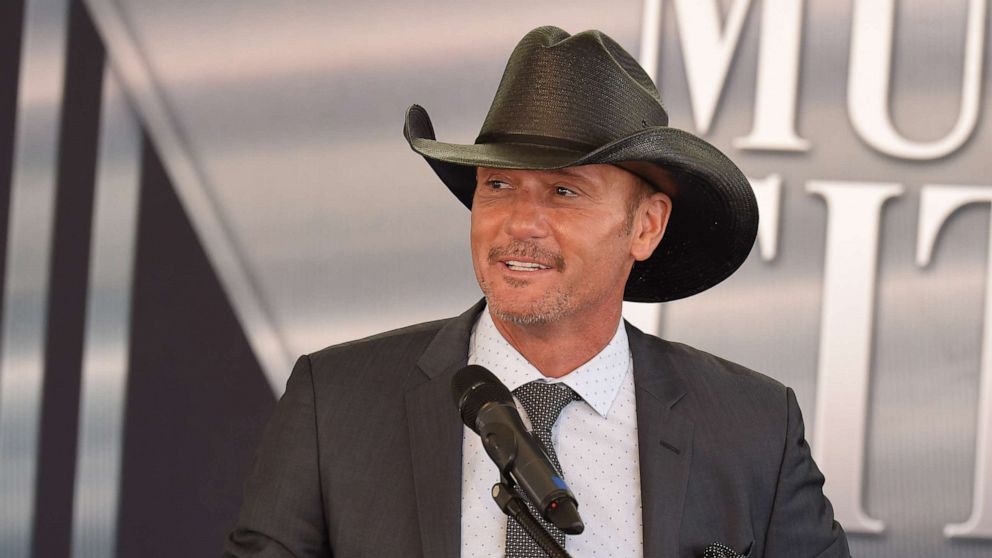 Tim McGraw shares cover of Elvis Presley's 'Blue Christmas' - ABC News