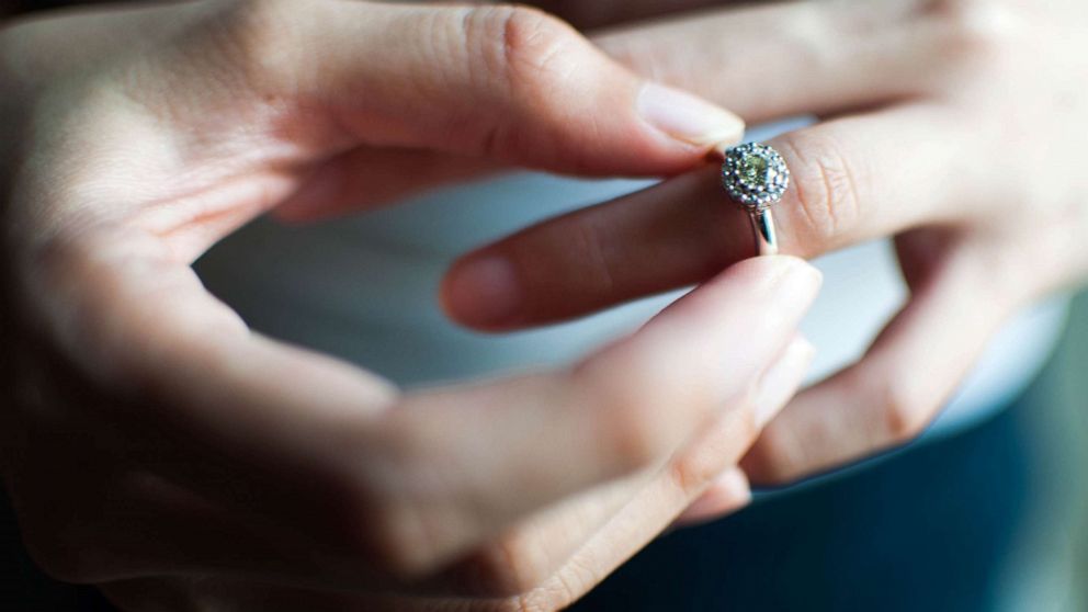 Coronavirus crisis: Should you stop wearing your wedding ring? - Good ...