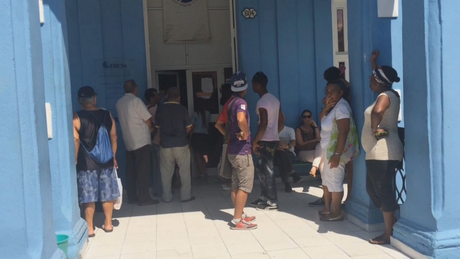 Cubans Wait Eagerly In Line for Internet Access - Good Morning America