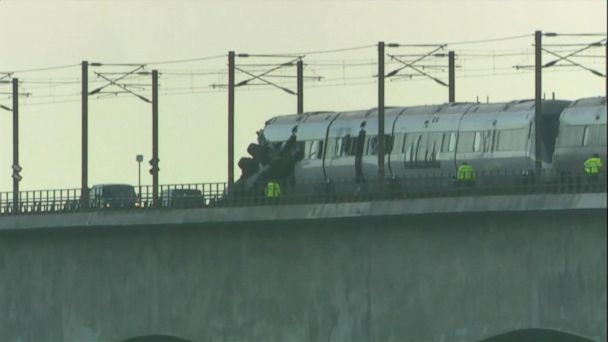 Video 6 people killed in deadly train accident on Denmark's Great Belt ...