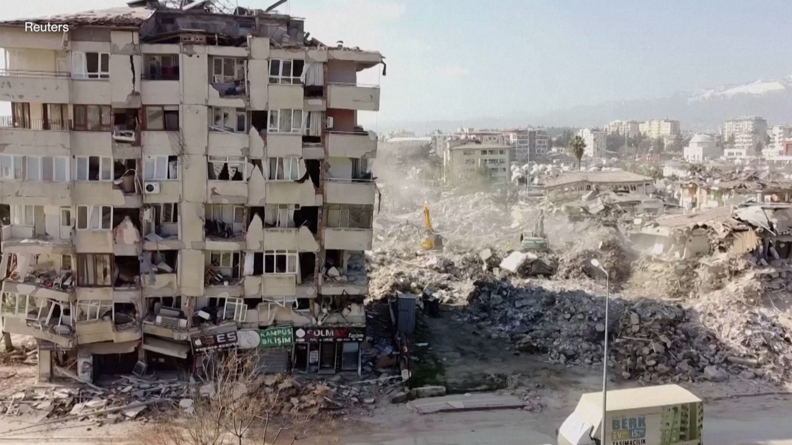 How people survive for days under earthquake rubble - Good Morning America