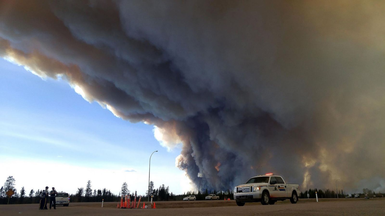 Wildfire Forced Evacuation Of Fort Mcmurray Canada Abc News