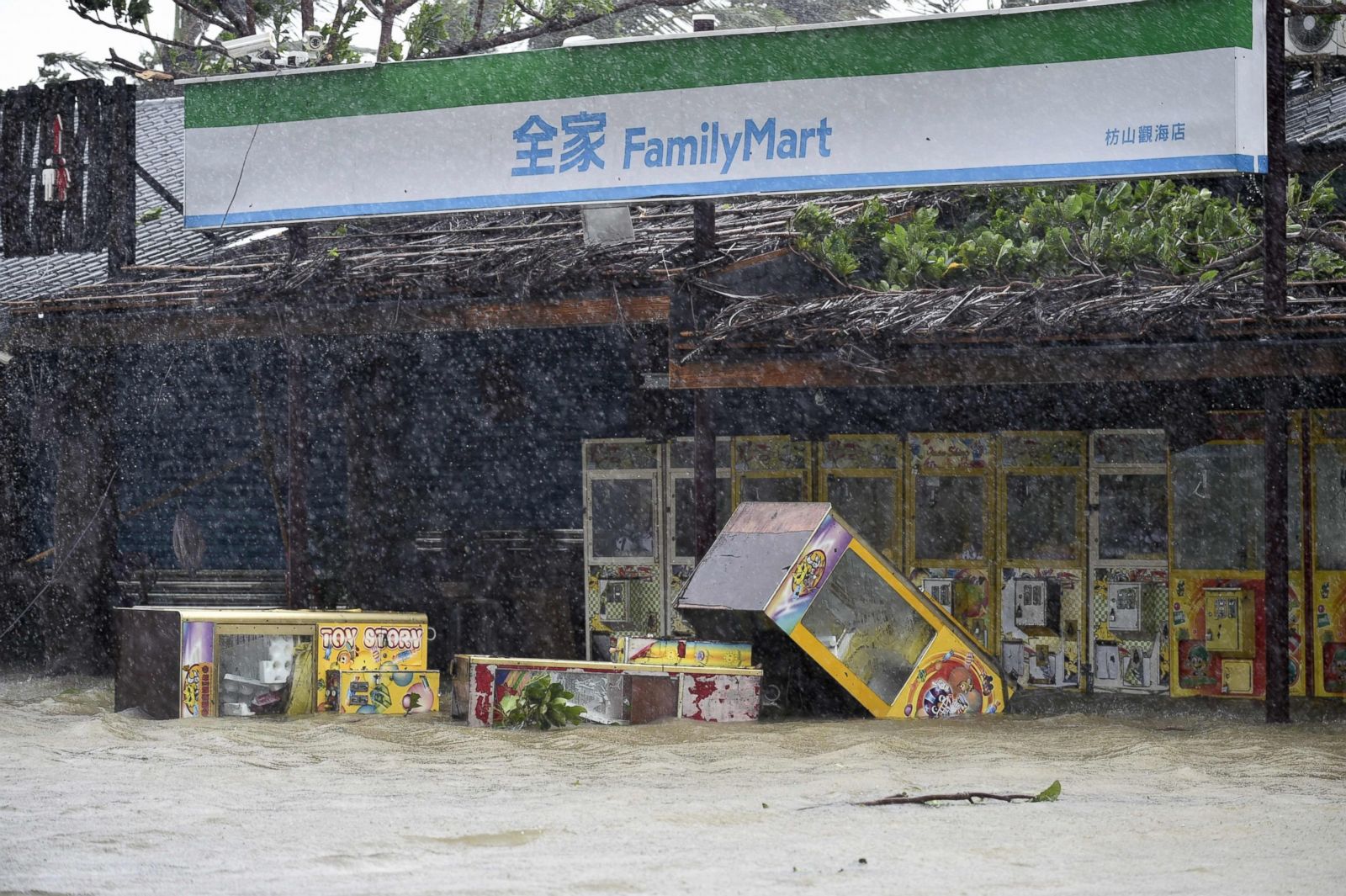 Super Typhoon Hits Taiwan, China Photos | Image #121 - ABC News