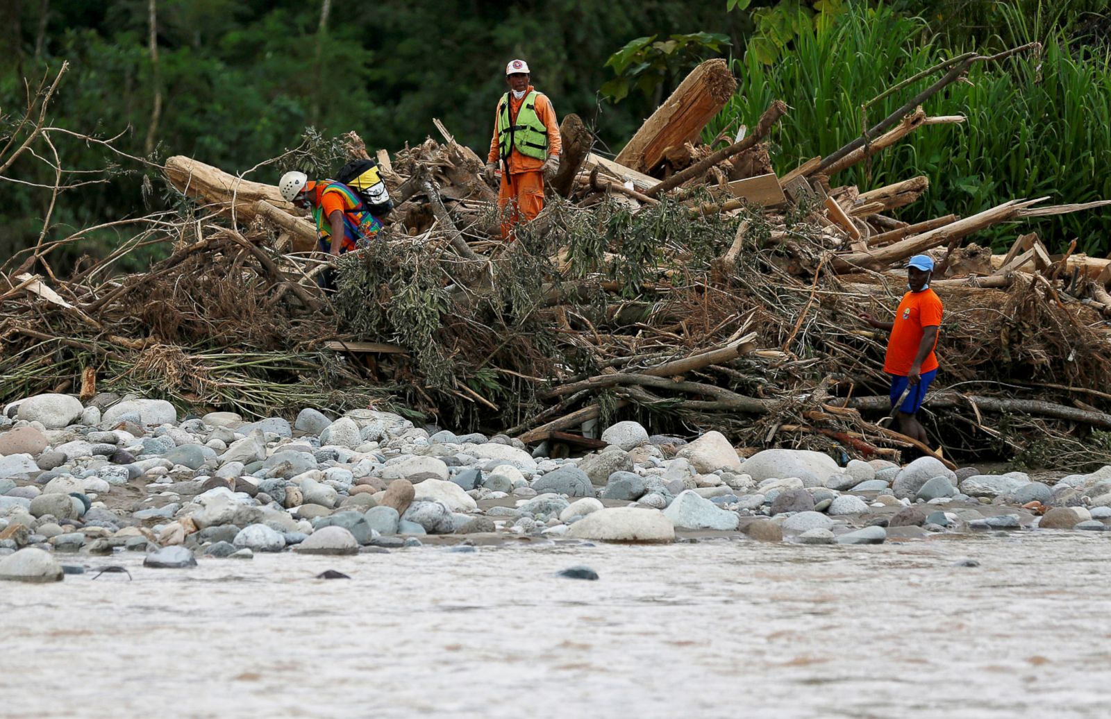 Colombia looks for victims and survivors after flash floods Photos ...
