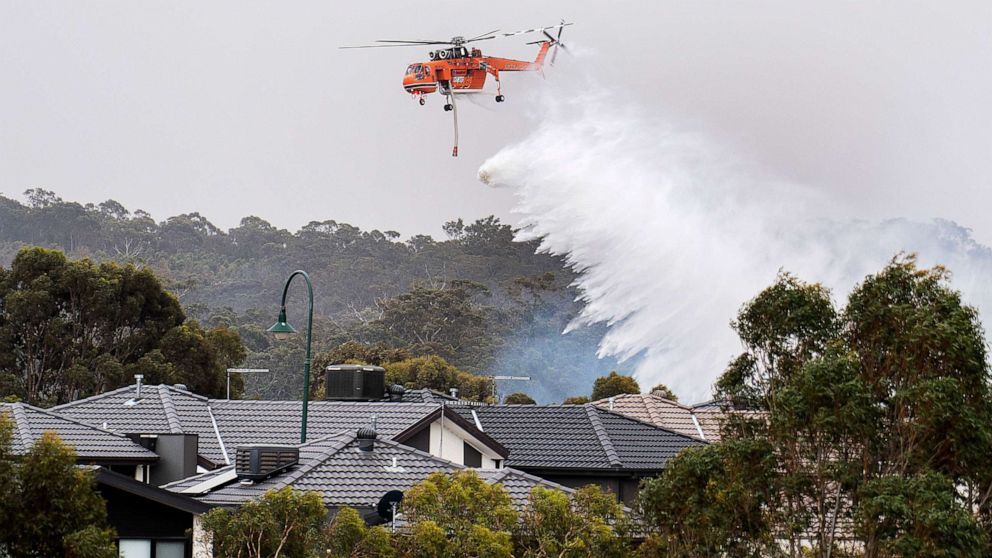 Thousands of people at risk as Australia wildfires spread - ABC News