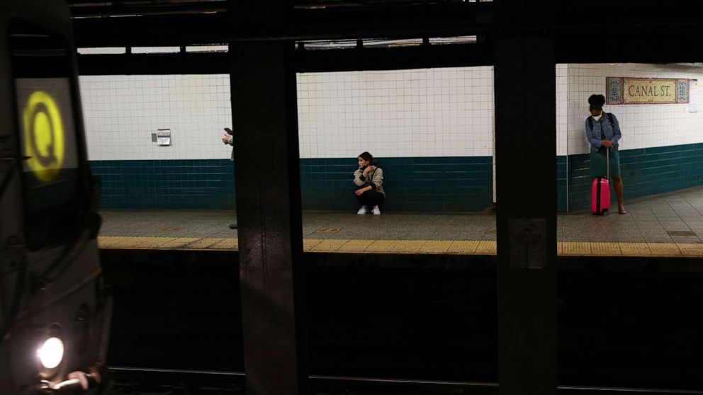 Police searching for gunman in fatal shooting on NYC subway - ABC News