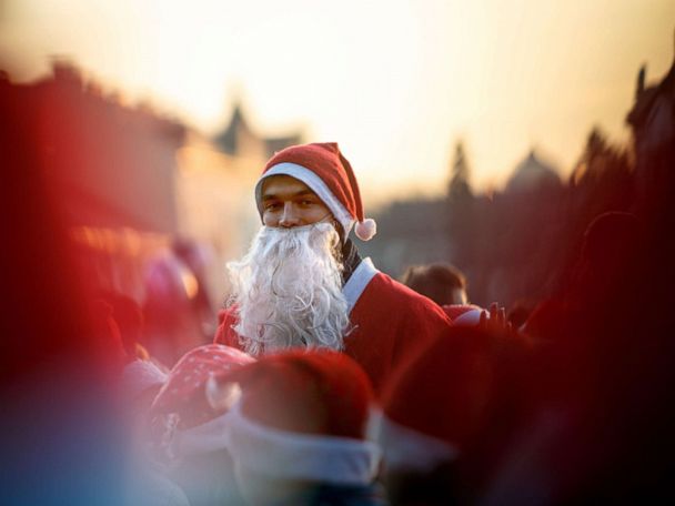 Santa celebrations around the world Photos | Image #71 - ABC News