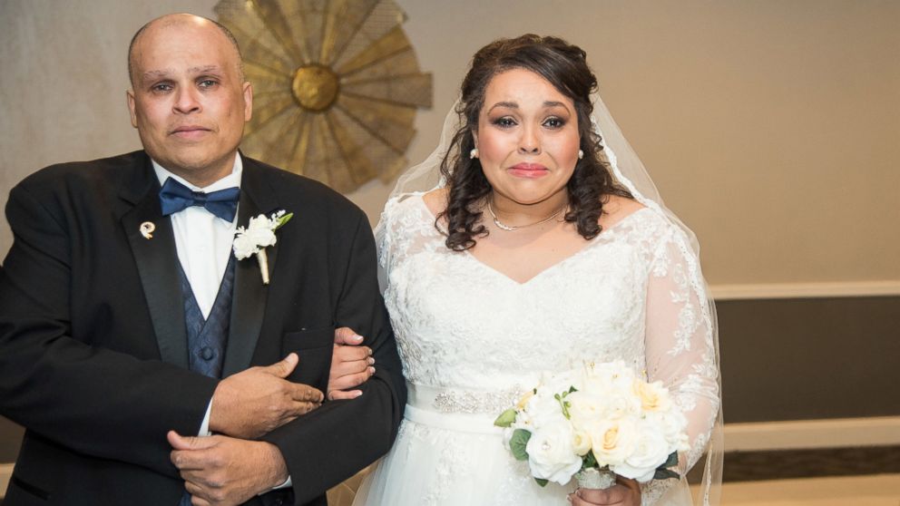 Strangers Give Bride Early Wedding So Dad With Cancer Can Walk Her Down ...
