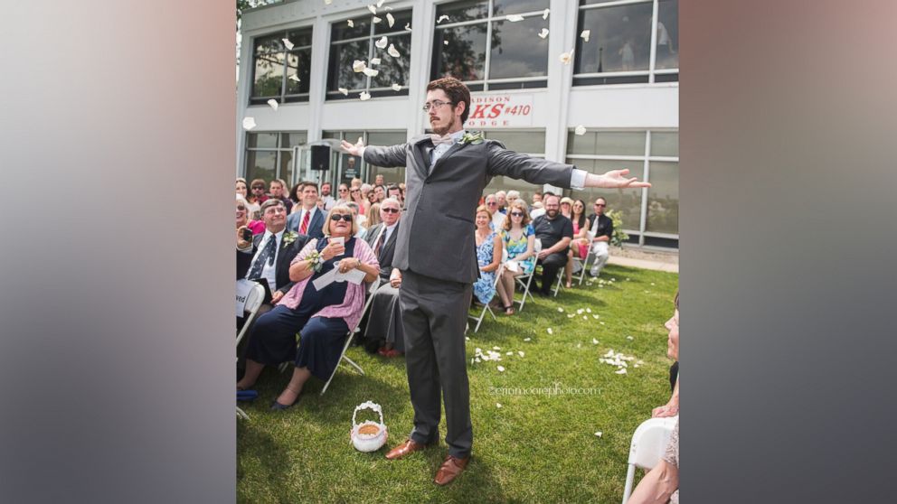 Dancing flower man at wedding | Beachweddingtips.com
