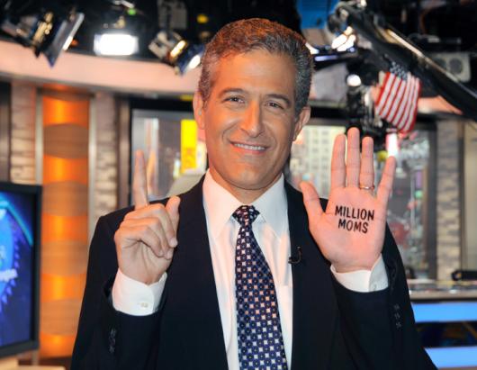 ABC News Anchors Raise Their Hands for the Million Moms Challenge ...