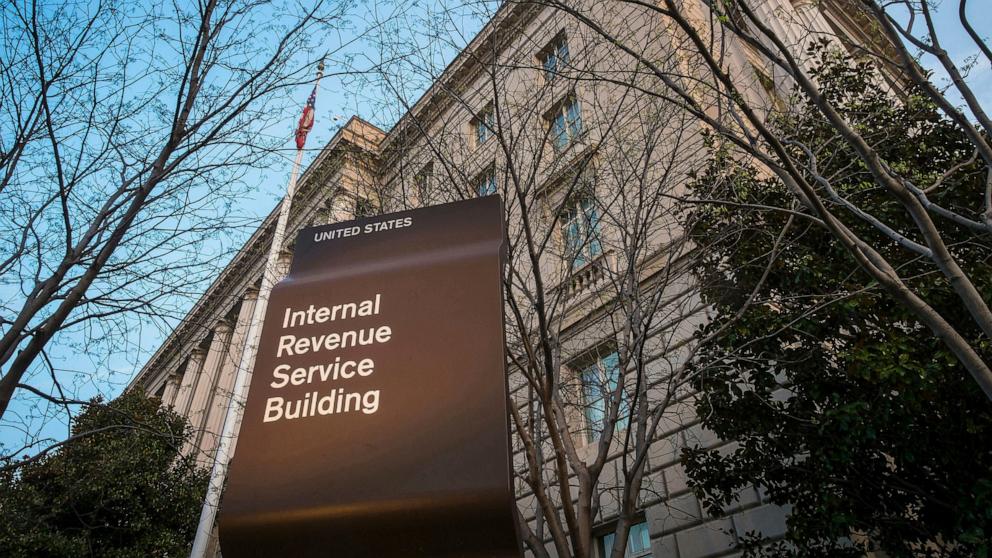 1 million Americans to receive checks from the IRS. How to know if you ...