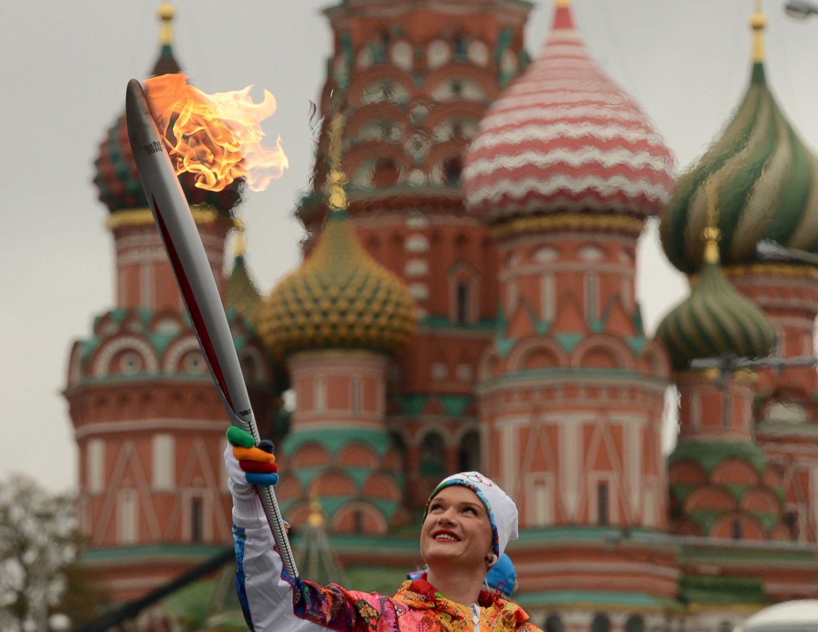 The 2014 Olympic Torch Relay Photos - ABC News