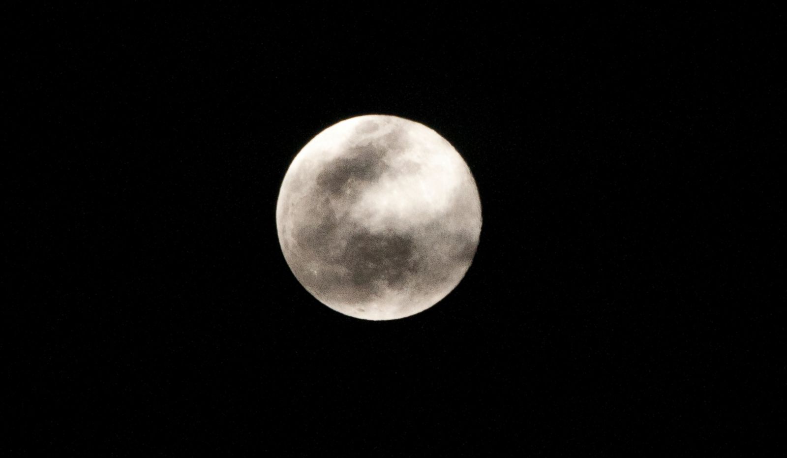 Stunning Supermoon Photos Photos | Image #31 - ABC News